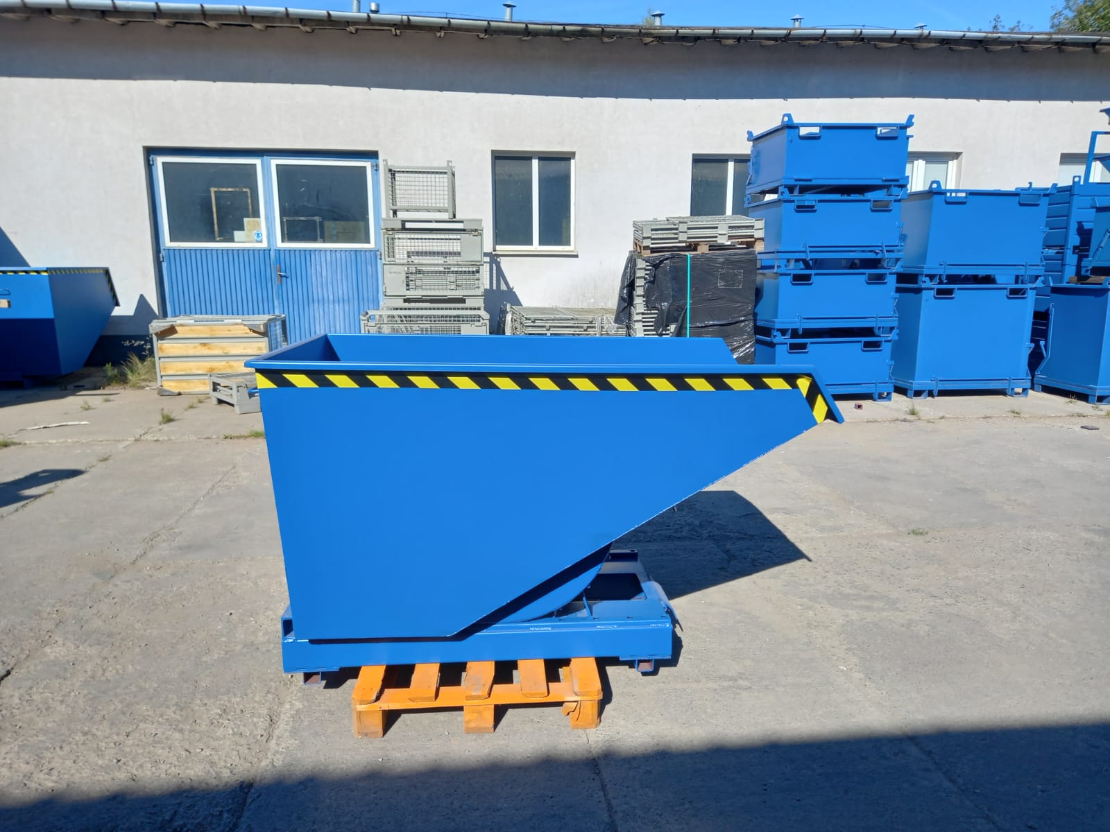 Containere autobasculante pentru stivuitoare TK – Steel-containers